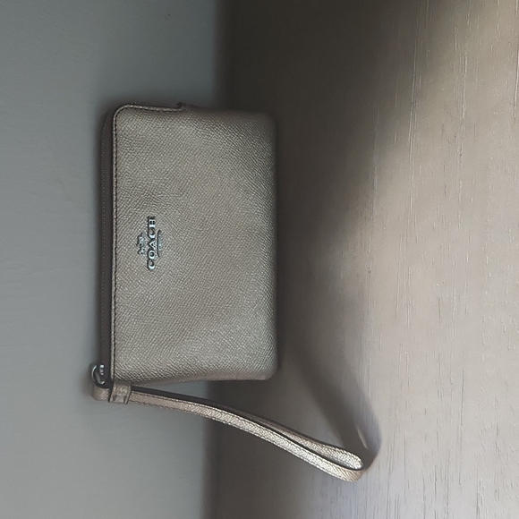 Coach | Bags | Coach Wristlet Gold Verybgood Condition Barely Used ...